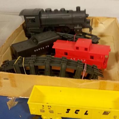 LOT 148 ANOTHER MARX TRAIN SET | EstateSales.org