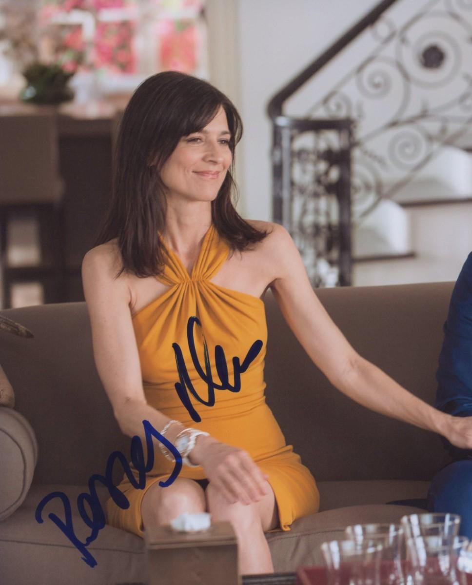 Perry Reeves signed Entourage photo | EstateSales.org