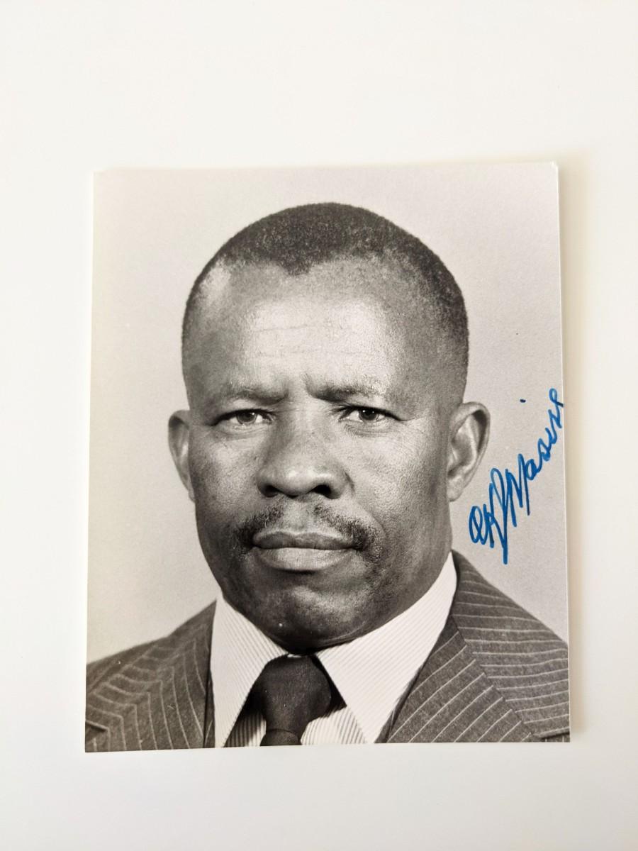 Botswana President Quett Masire signed photo card | EstateSales.org