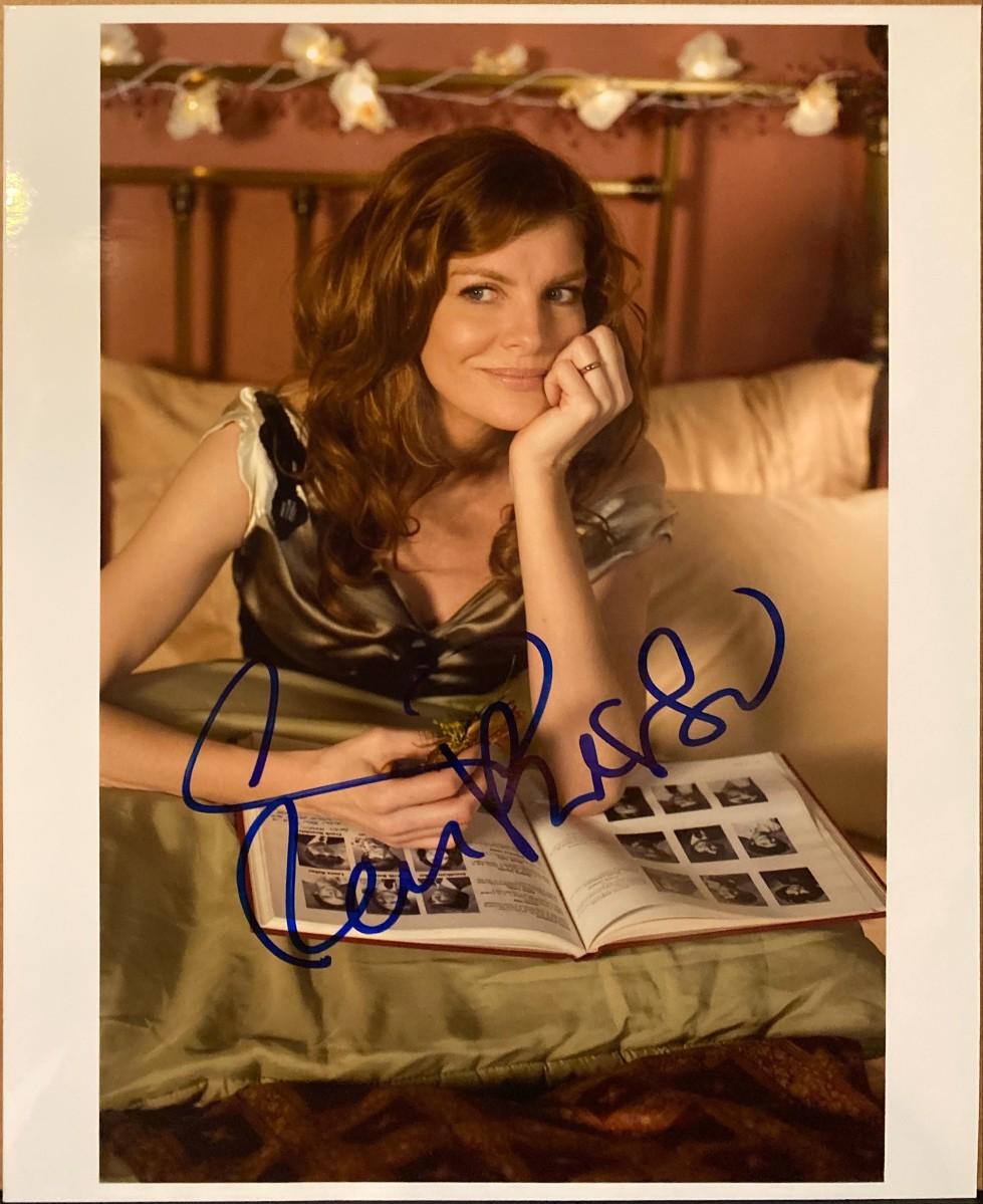 Rene Russo signed photo | EstateSales.org