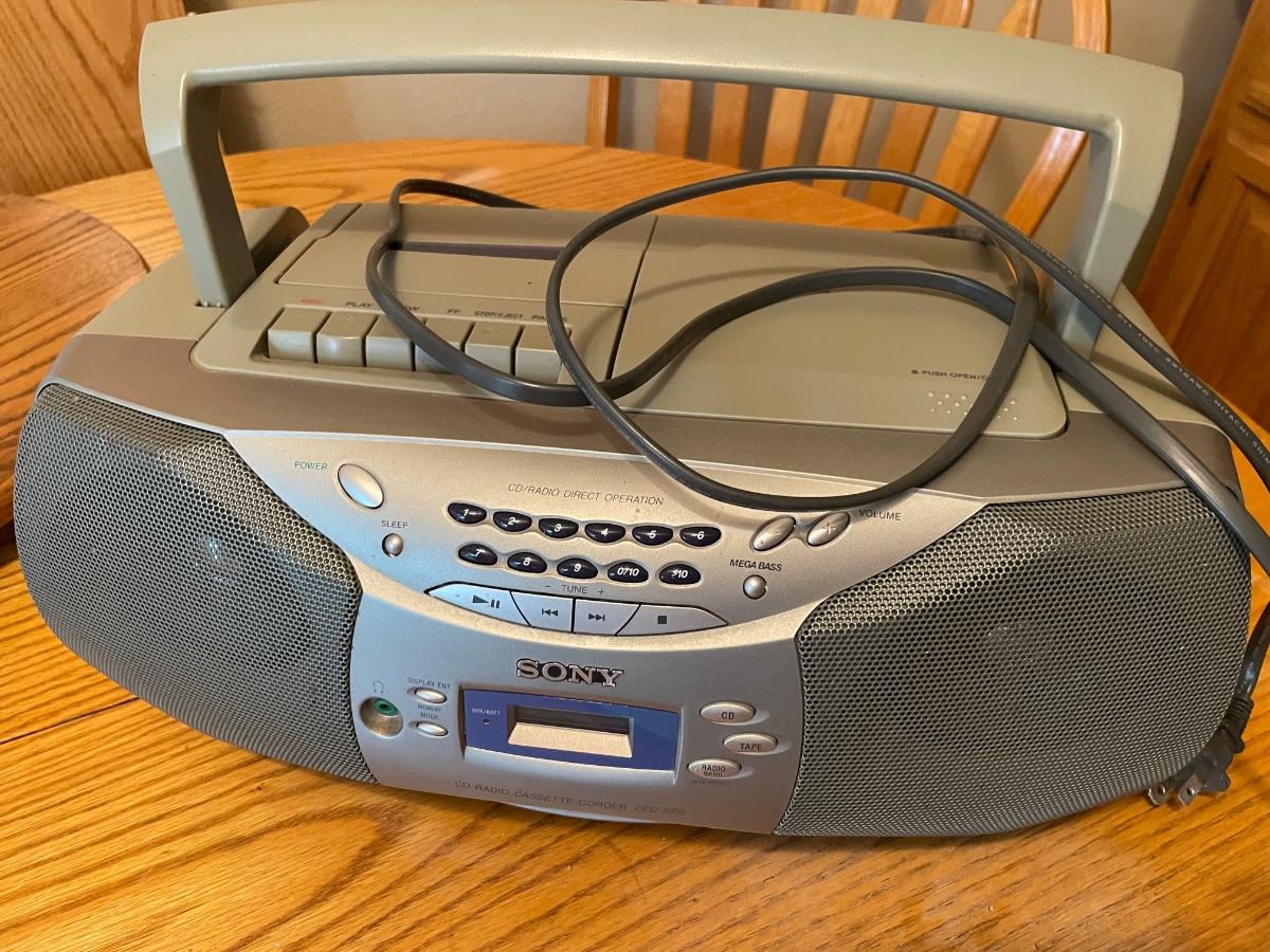 Sony boom box | EstateSales.org