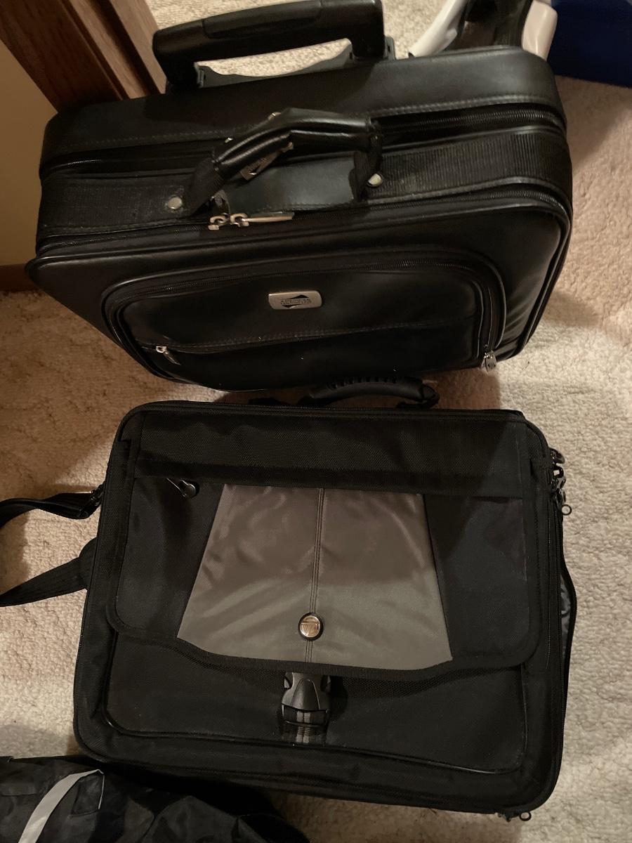 Computer bags | EstateSales.org