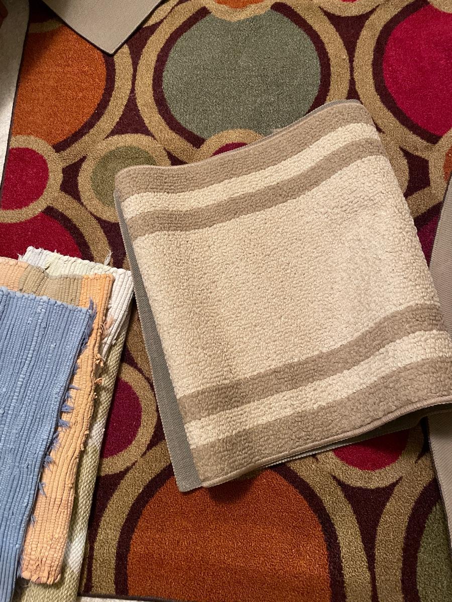 Floor rugs | EstateSales.org