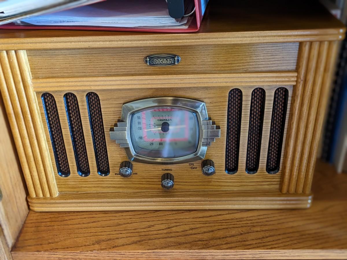 Crosley Oak Wood CR67 Grand Music Center Record Player Cassette AM/FM ...