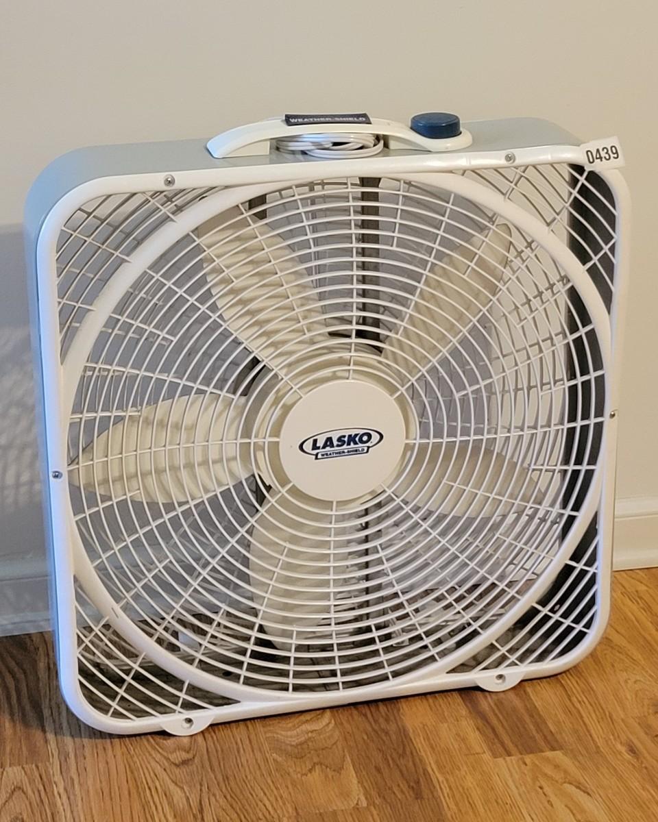 20" Lasko Box Fan | EstateSales.org