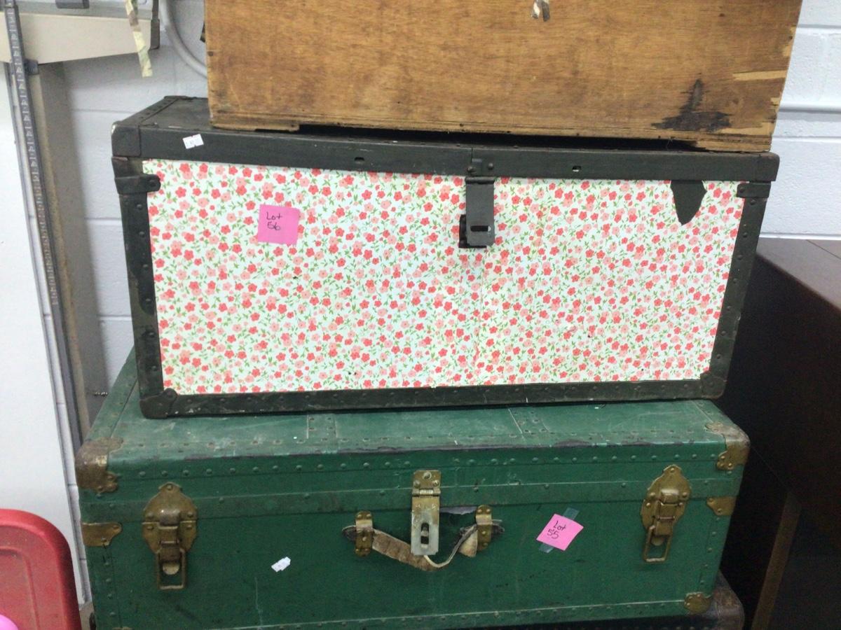 Vintage Metal Trunk | EstateSales.org