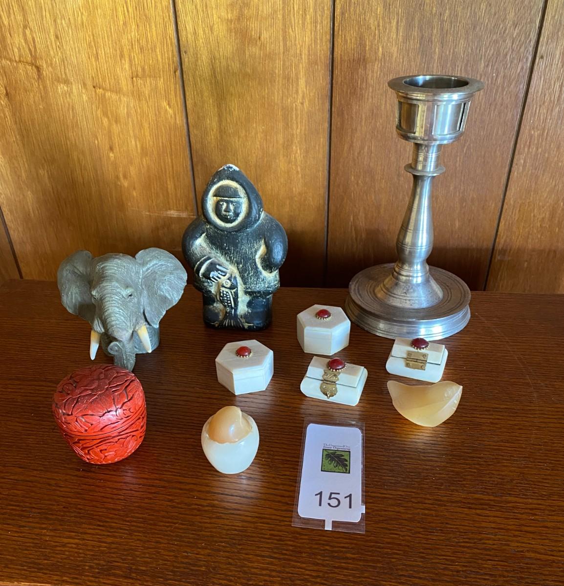 Lot decorative items | EstateSales.org