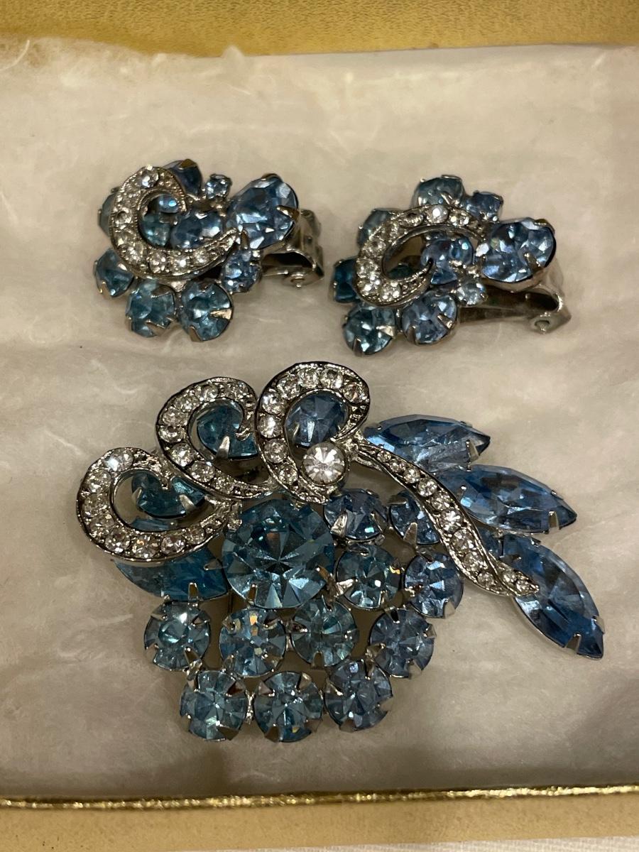 Weiss light blue brooch & clip ons | EstateSales.org
