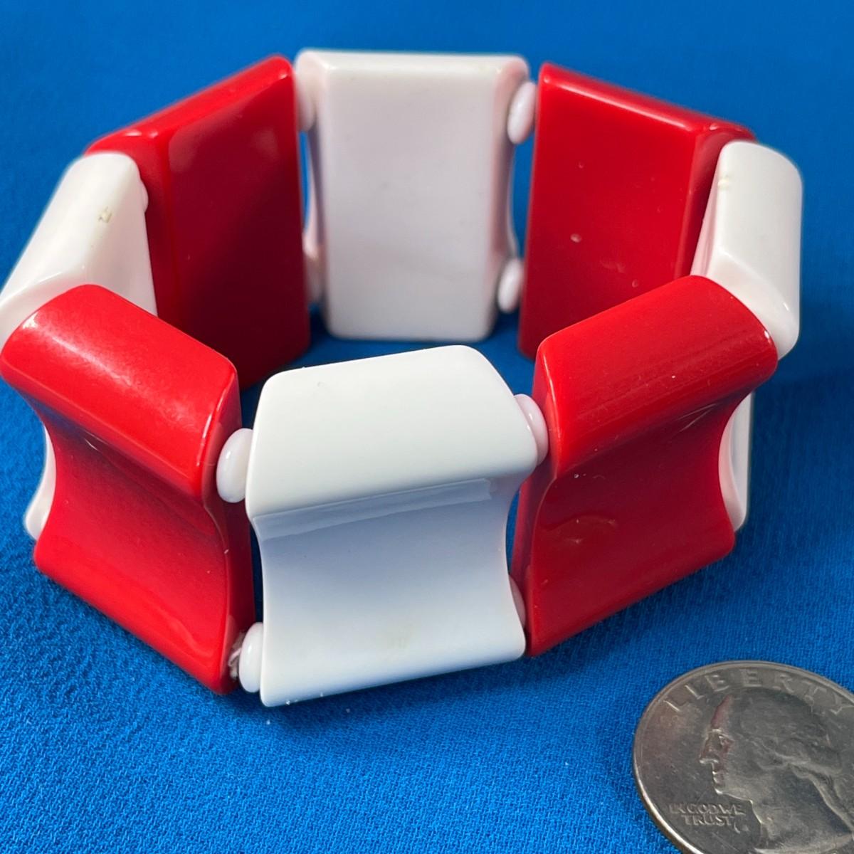 STRETCH SEGMENT BRACELET RED AND WHITE PLASTIC | EstateSales.org