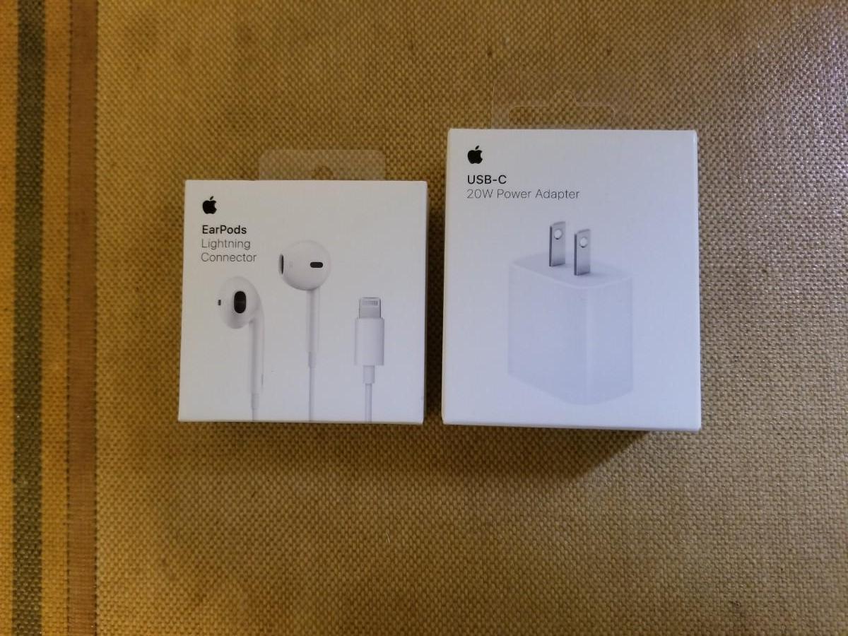 Apple Earbuds and Plug | EstateSales.org