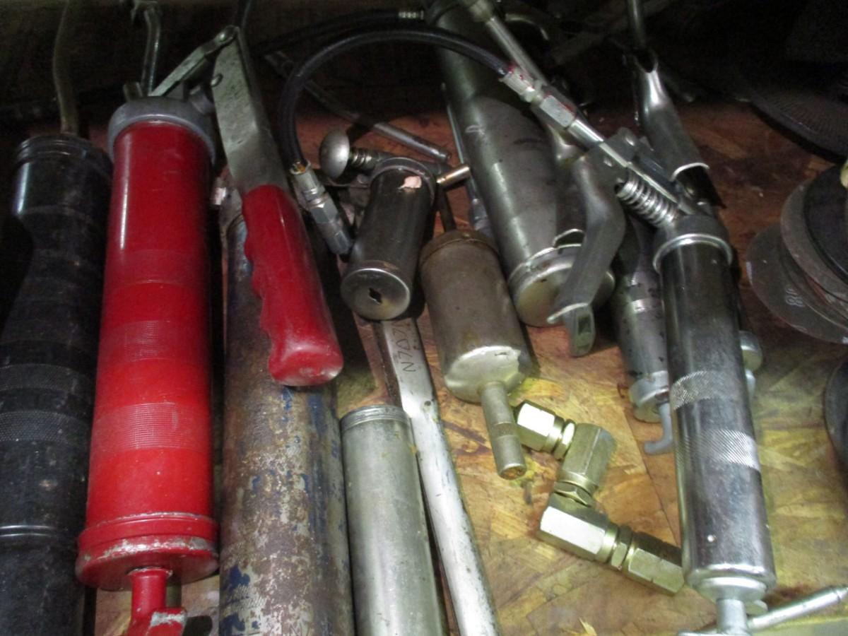 Grease Guns | EstateSales.org