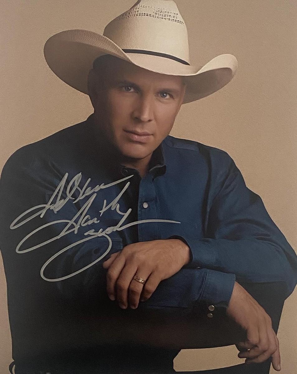 Country singer Garth Brooks signed photo | EstateSales.org