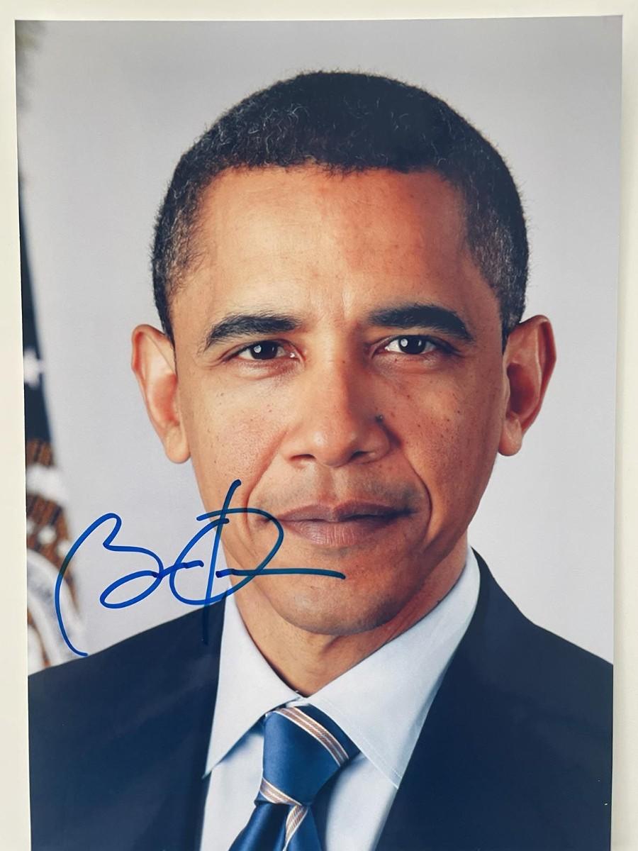 Barack Obama signed photo | EstateSales.org