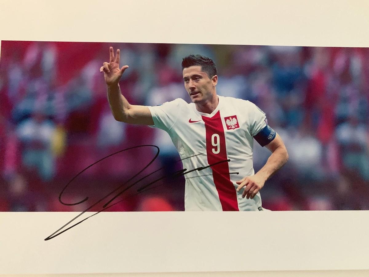 Poland Soccer Captain Robert Lewandowski signed photo | EstateSales.org
