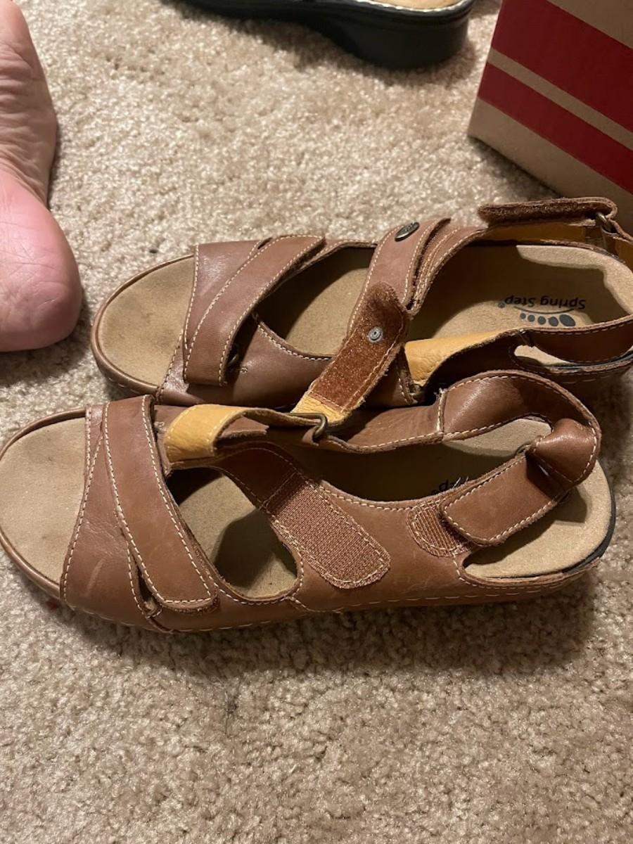 Spring Step Sandals | EstateSales.org