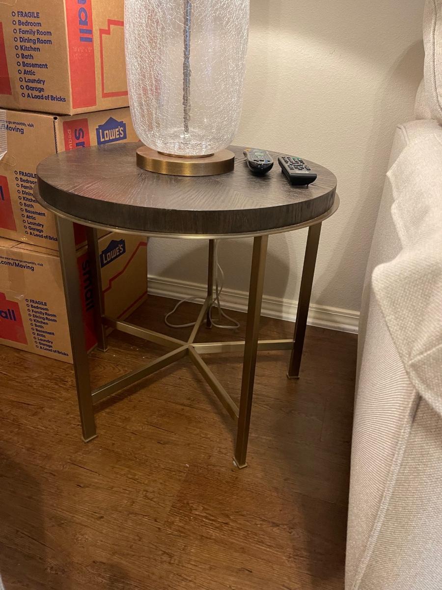 Bassett Side Table | EstateSales.org