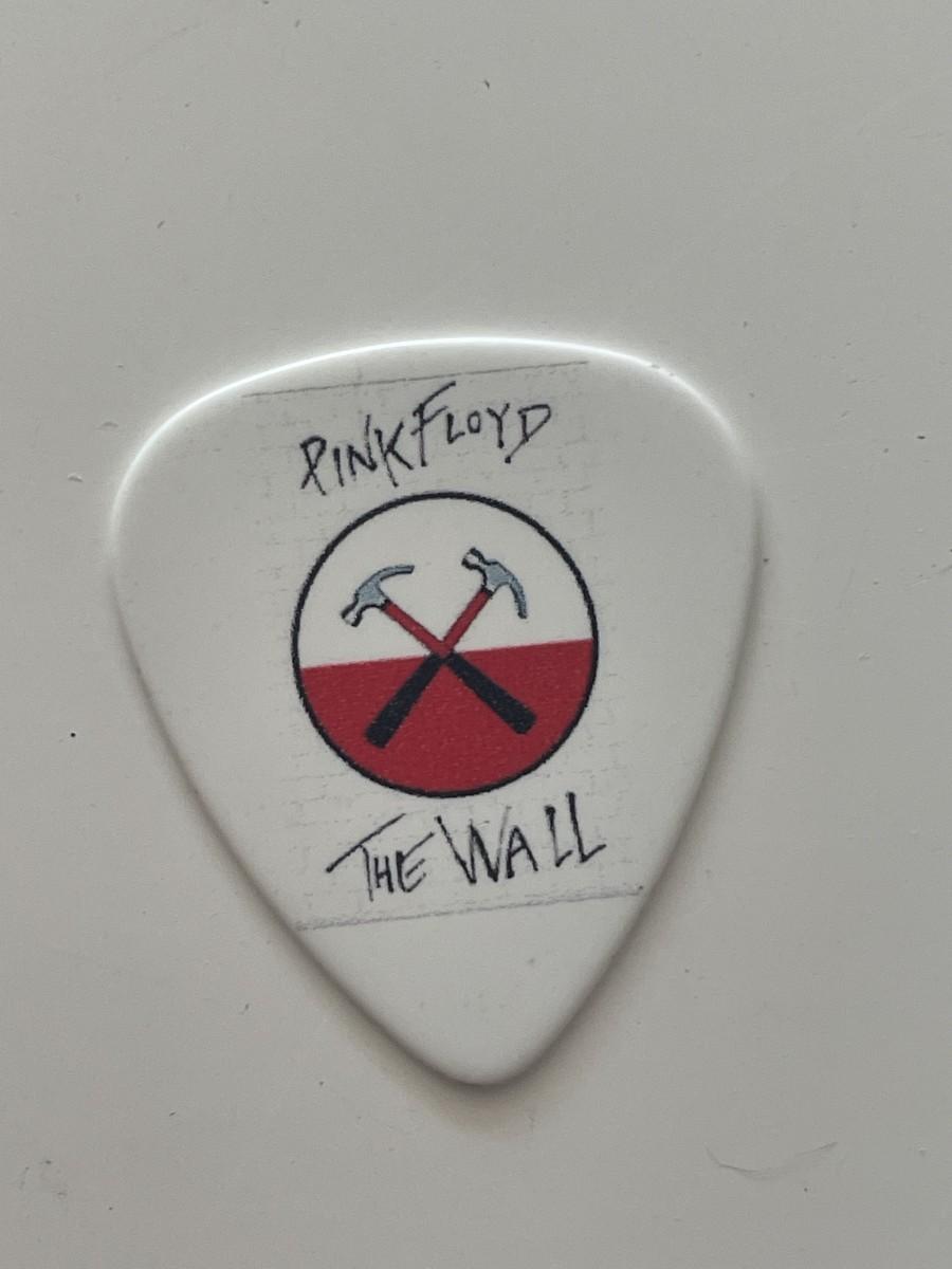Pink Floyd guitar pick | EstateSales.org
