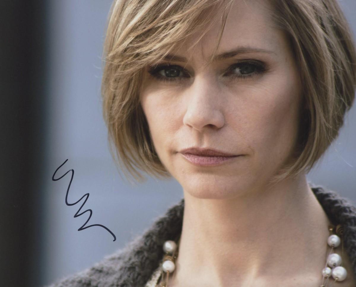 Meredith Monroe signed photo | EstateSales.org