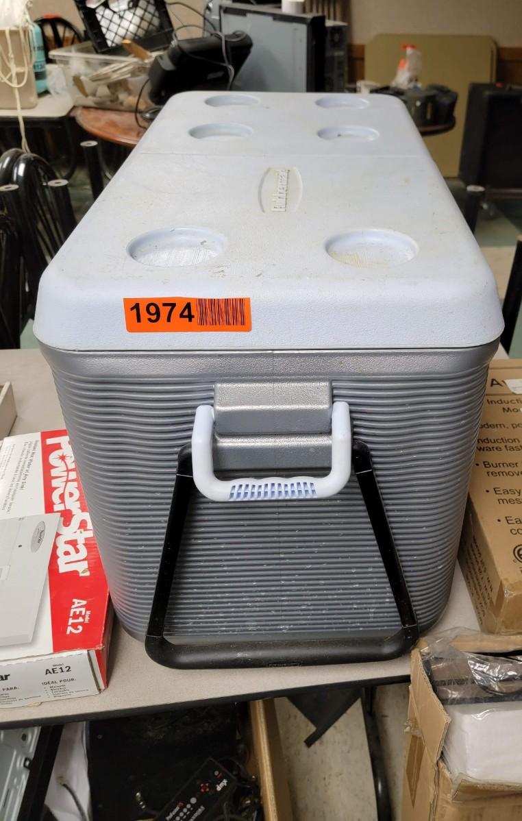 Rubbermaid Cooler | EstateSales.org