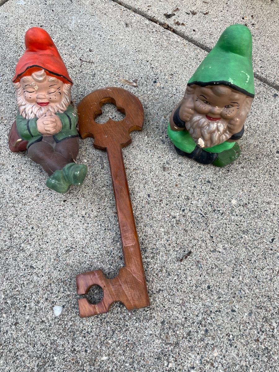Gnomes & key | EstateSales.org