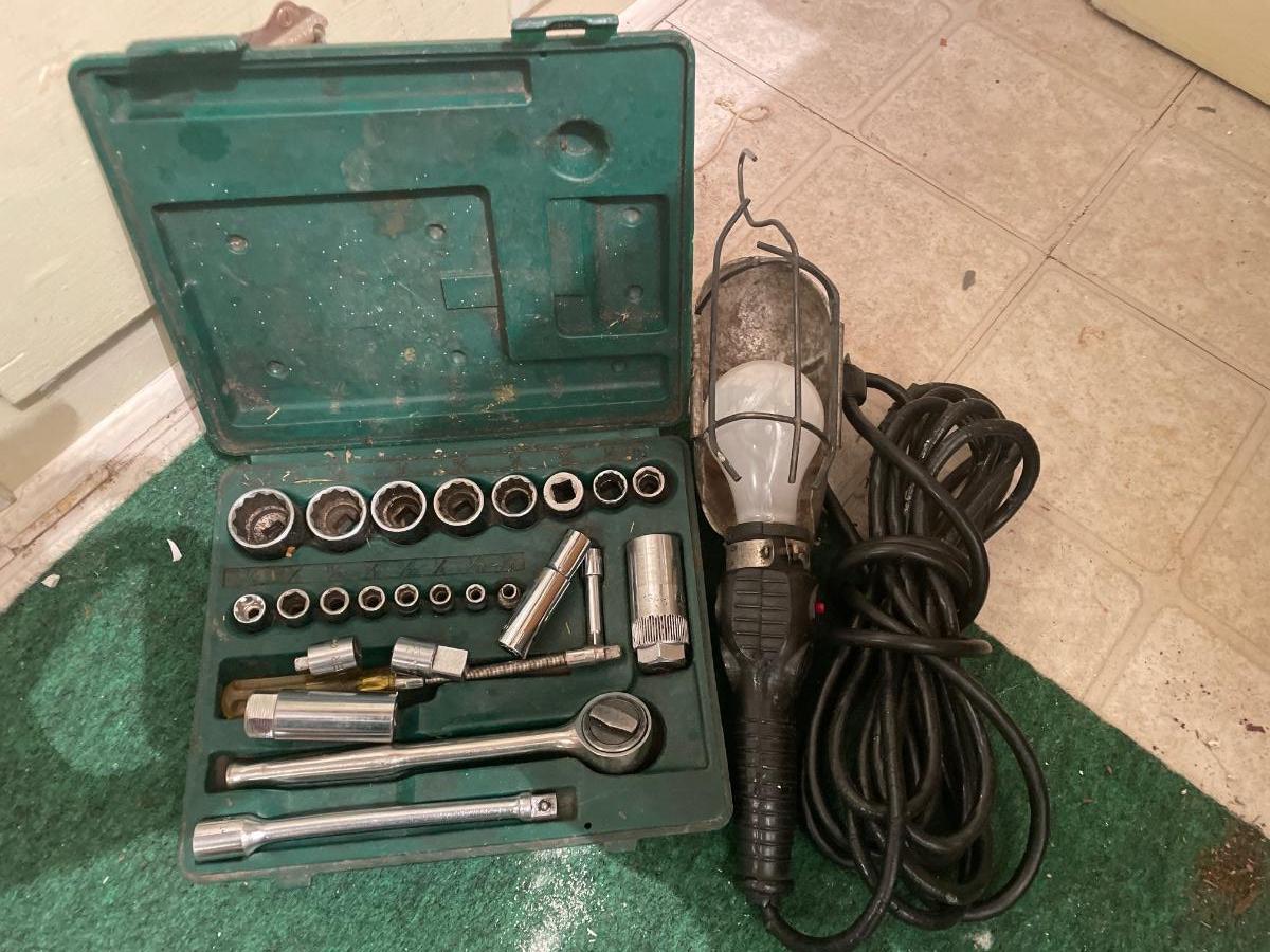 Socket set with trouble light | EstateSales.org