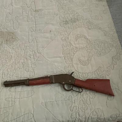 VINTAGE TOY RIFLES | EstateSales.org