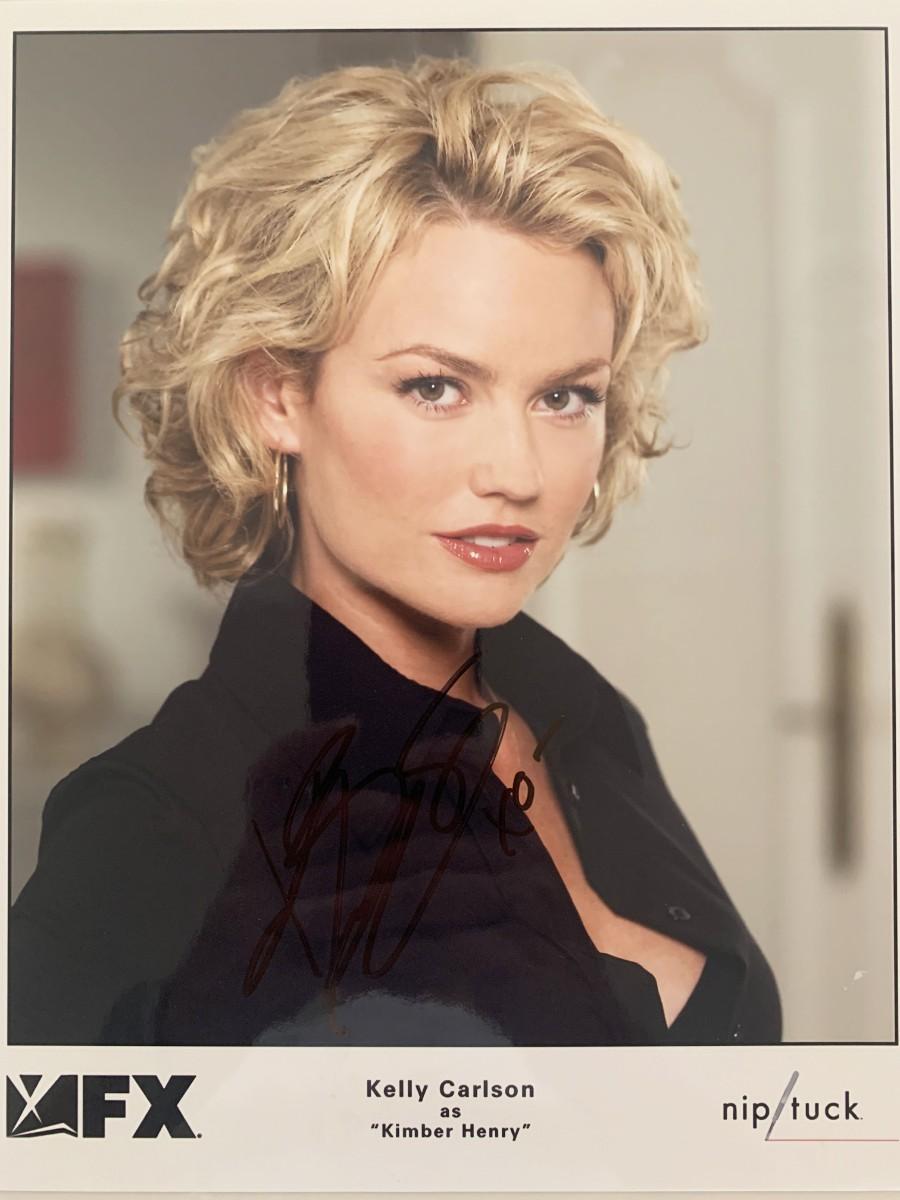 Nip/Tuck Kelly Carlson signed photo | EstateSales.org