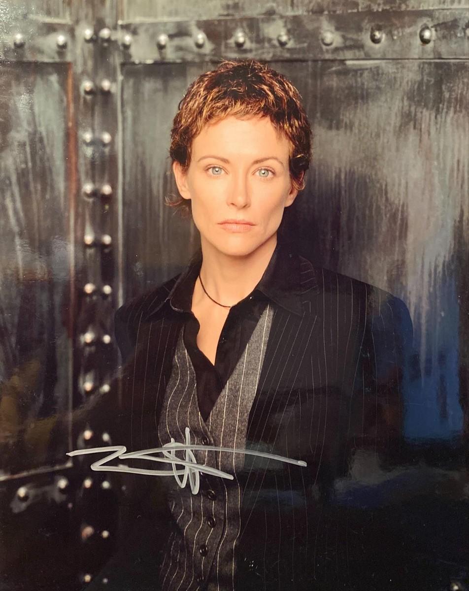 Leslie Hope signed photo | EstateSales.org