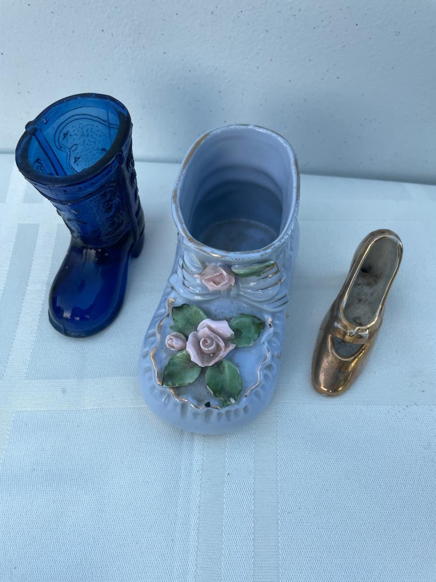 3 vintage shoes decor | EstateSales.org
