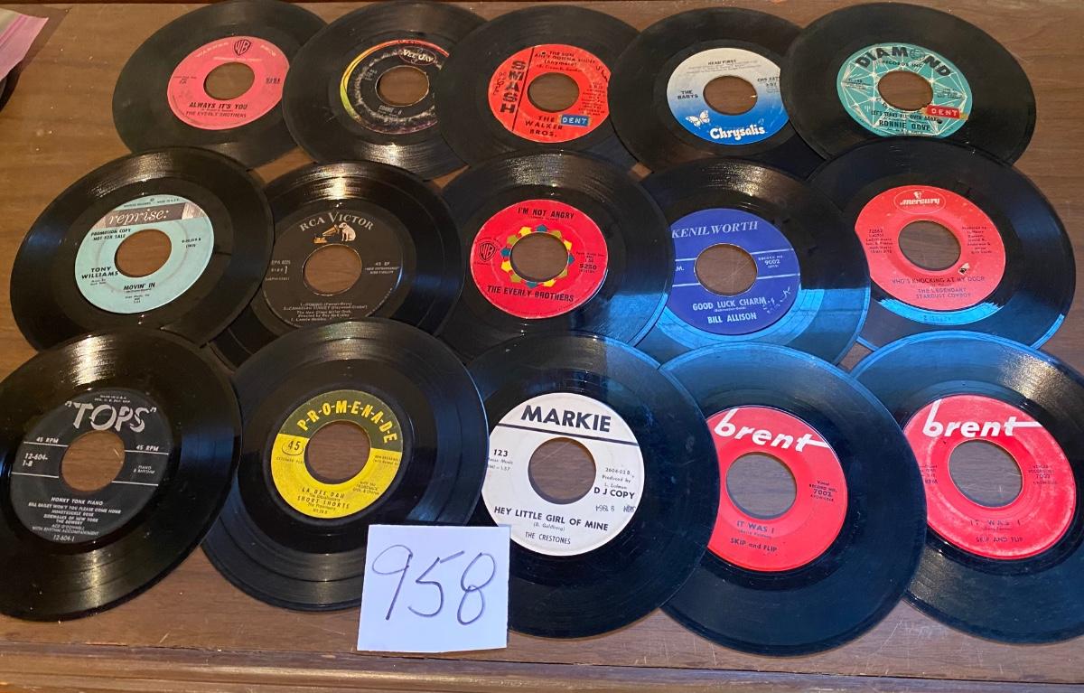 Vintage 45rpm Records | EstateSales.org