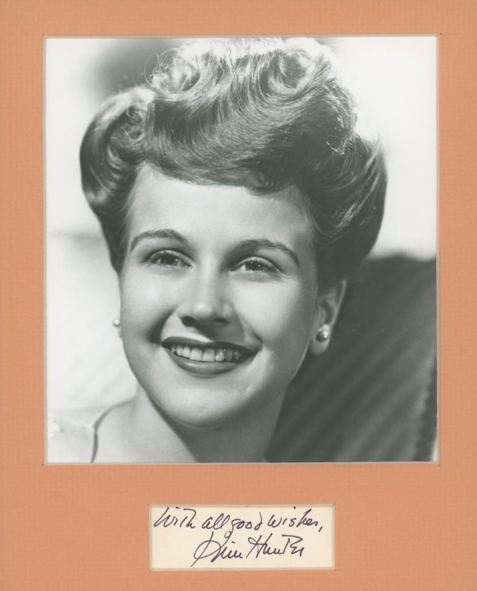 Kim Hunter signature cut and photo | EstateSales.org