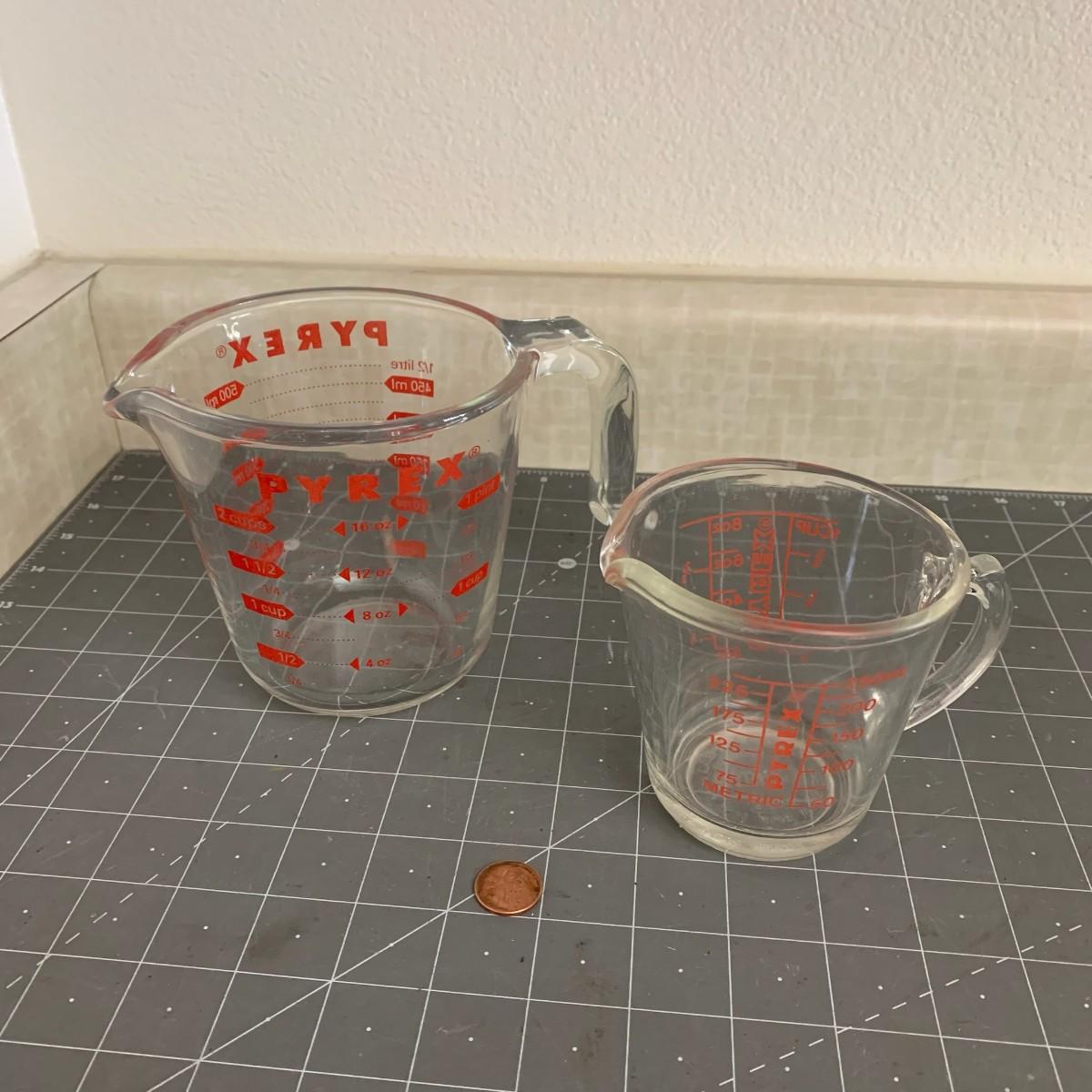 2 Pyrex Measuring Glass Cups | EstateSales.org