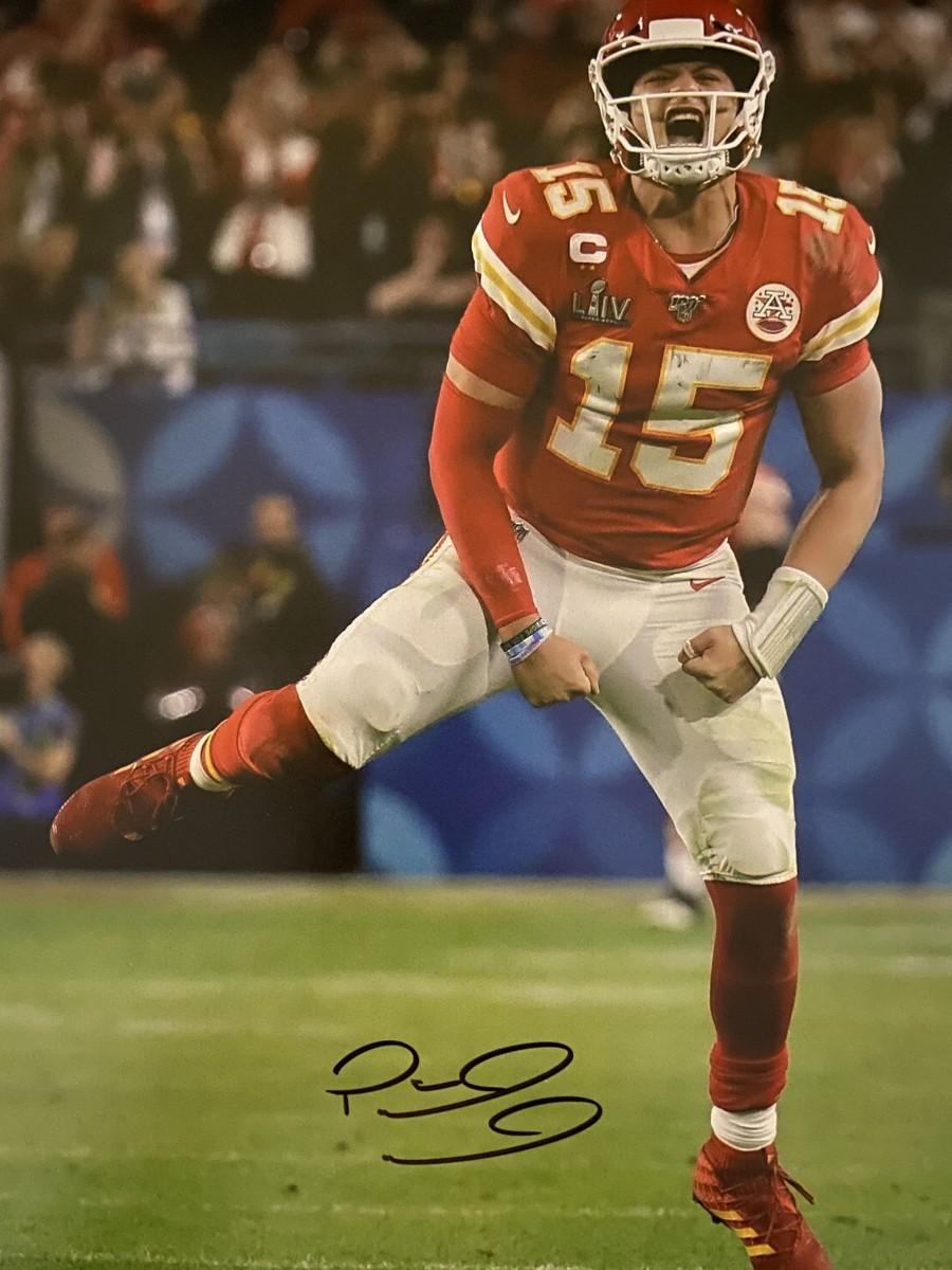 Kansas City Chiefs Patrick Mahomes signed photo | EstateSales.org