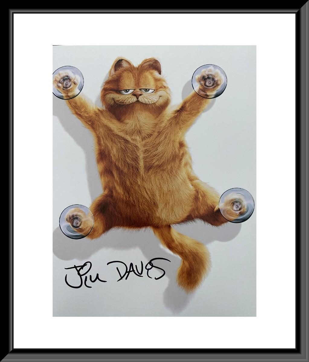 Garfield creator Jim Davis signed photo | EstateSales.org