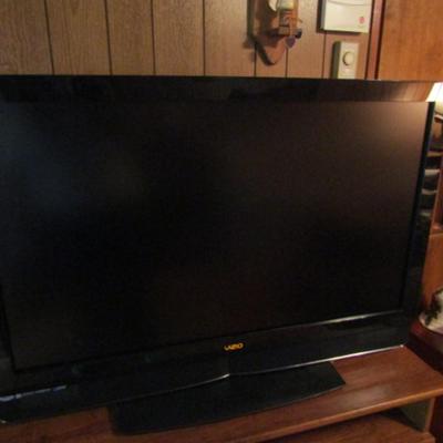 Vizio 42 Inch Television Model VW42L FHDTV10A with Remote | EstateSales.org