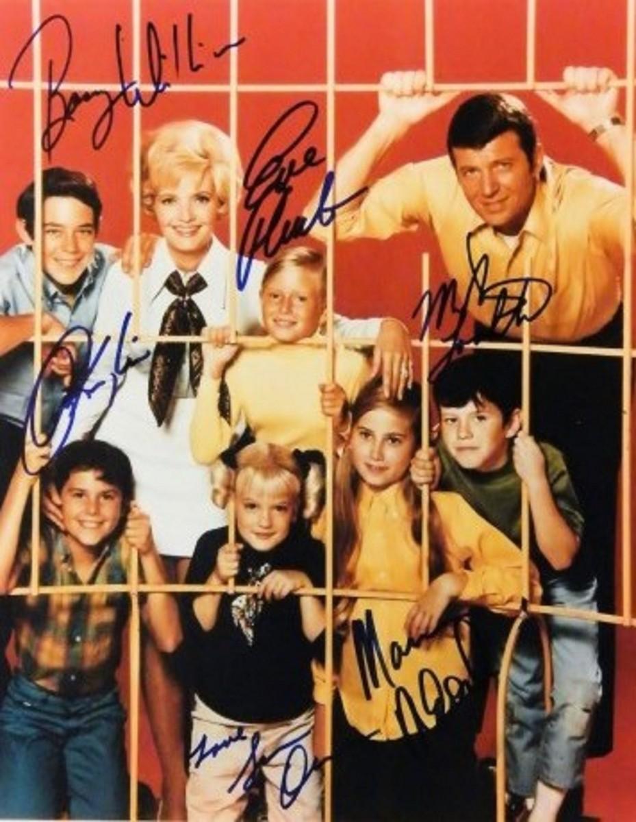 The Brady Bunch signed cast photo | EstateSales.org