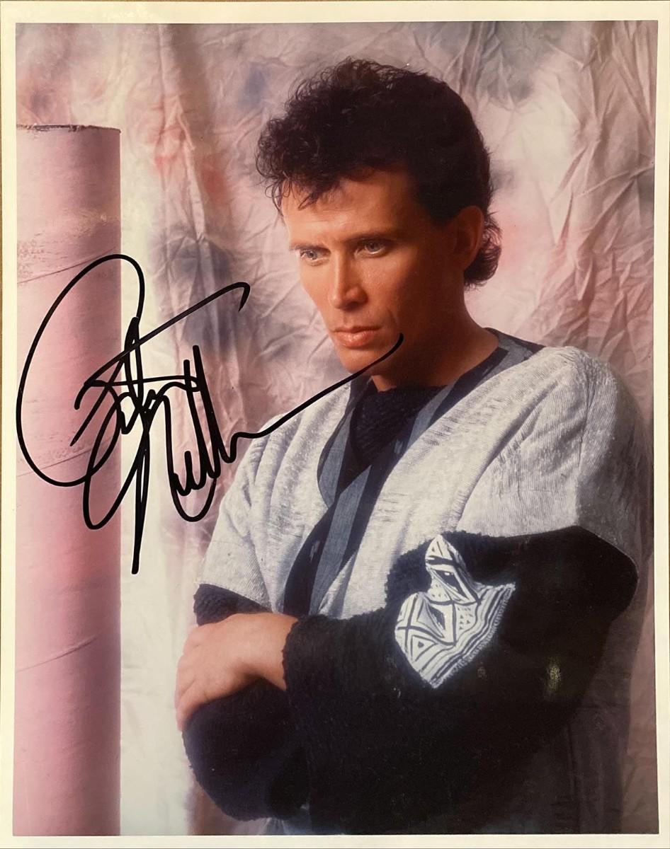 Peter Weller signed photo | EstateSales.org