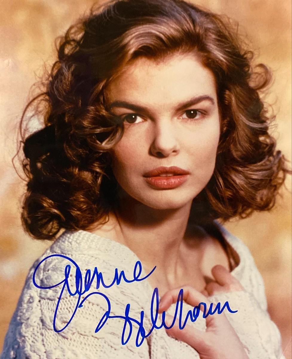 Jeanne Tripplehorn signed photo | EstateSales.org