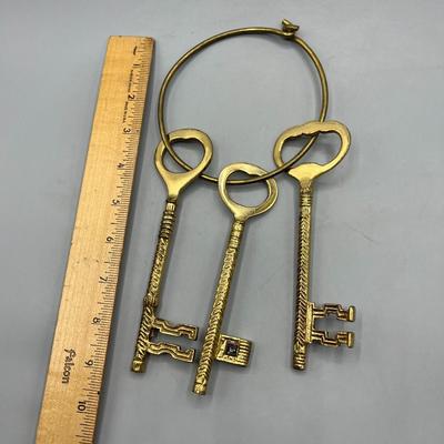 Vintage Set of Metal Gold Colored Skeleton Keys for Home Decor ...