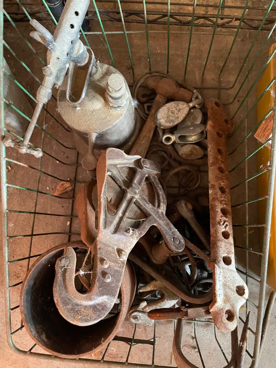 Vintage metal items | EstateSales.org