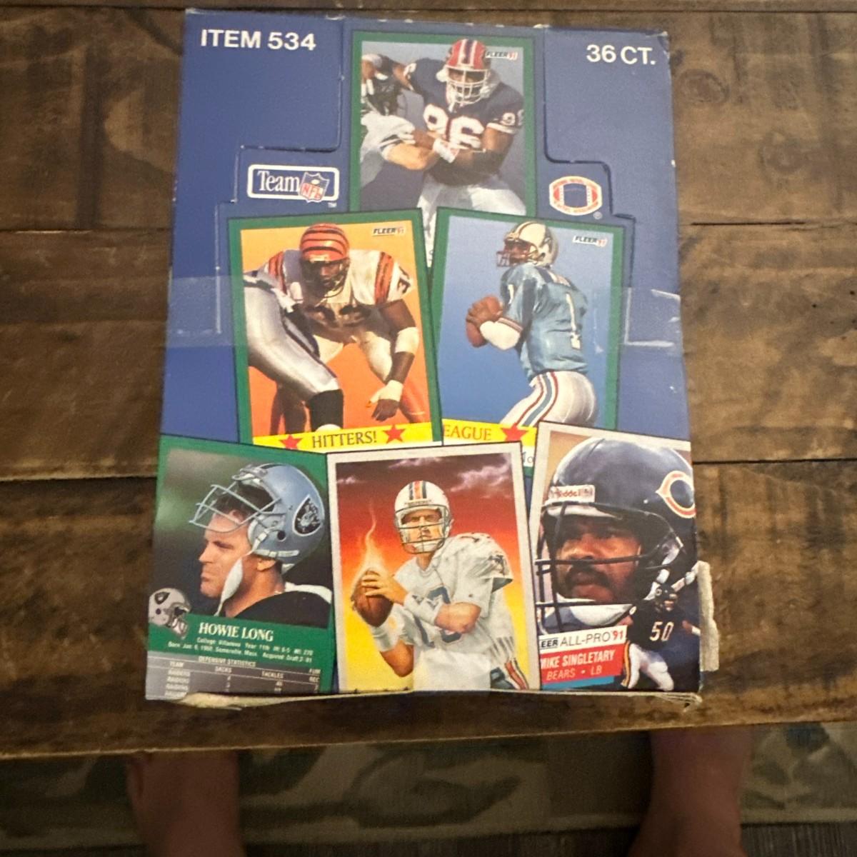 1991 FLEER NFL BOX | EstateSales.org