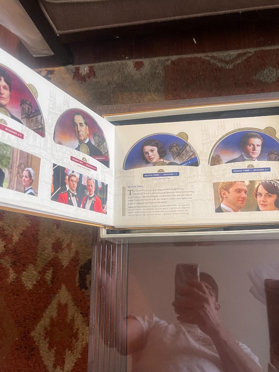 Royal book | EstateSales.org