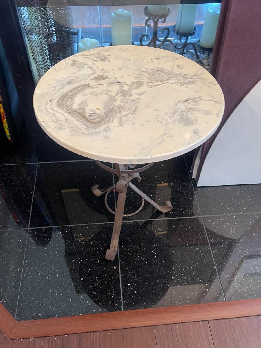 ROUND MARBLE TABLE TOP | EstateSales.org