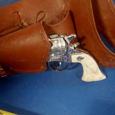 LOT 73 TWO KIT CARSON TOY CAP GUNS WITH HOLSTERS | EstateSales.org
