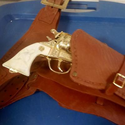 LOT 73 TWO KIT CARSON TOY CAP GUNS WITH HOLSTERS | EstateSales.org