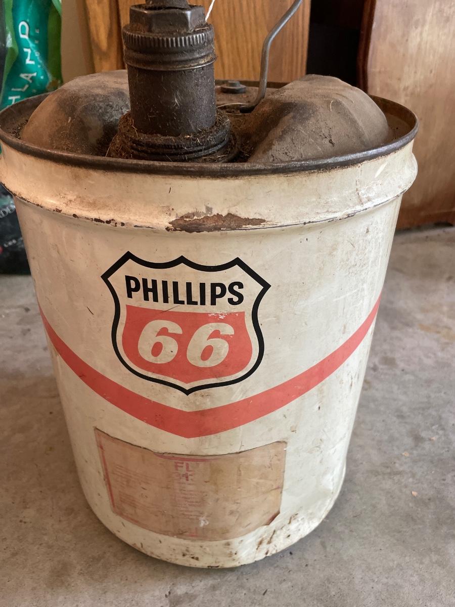 Phillips 66 fuel can | EstateSales.org