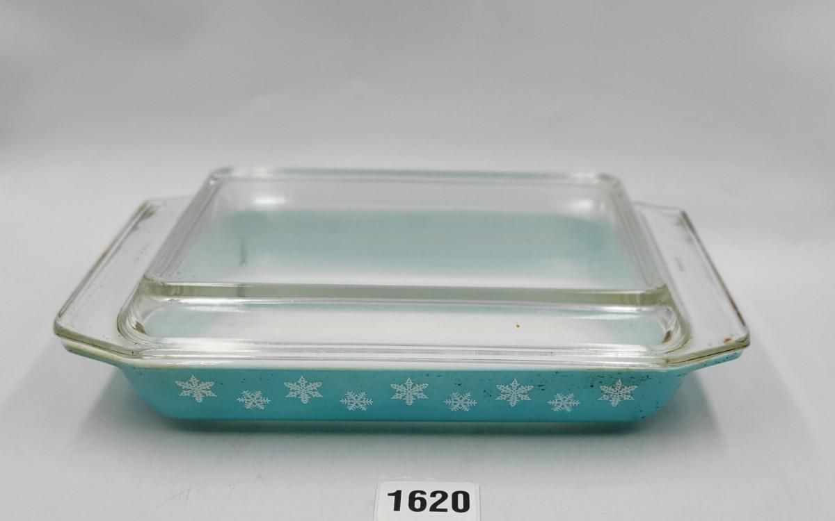 Vintage 1 1/4 Qt Pyrex Bakeware | EstateSales.org