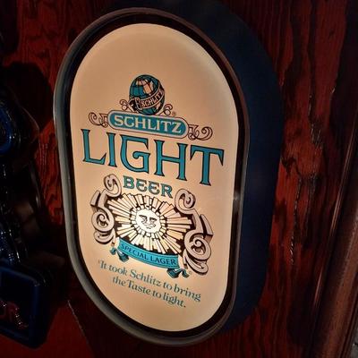 LIGHTED SCHLITZ LIGHT BEER SIGN | EstateSales.org