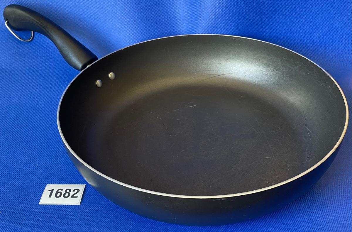 Large Skillet | EstateSales.org