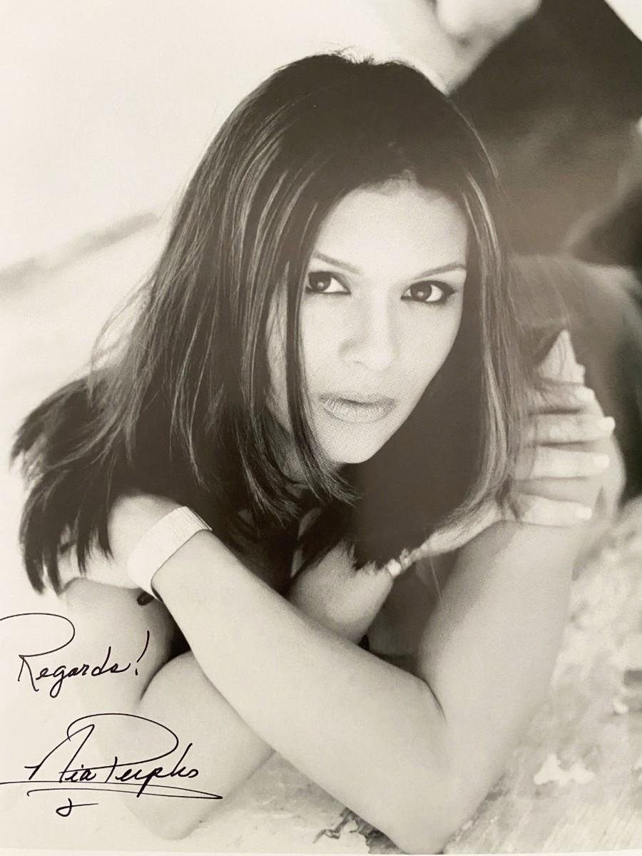 Nia Peeples signed photo | EstateSales.org